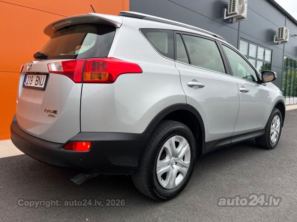 Pelēks Toyota RAV4 2015 Kuresāre, ar dzinēja tilpumu 2.00 L un nobraukumu 147 tūkst. km par 13390 €, foto 6 vietnē AUTOMOTO.COM.LV