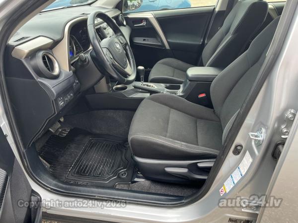 Pelēks Toyota RAV4 2015 Kuresāre, ar dzinēja tilpumu 2.00 L un nobraukumu 147 tūkst. km par 13390 €, foto 9 vietnē AUTOMOTO.COM.LV