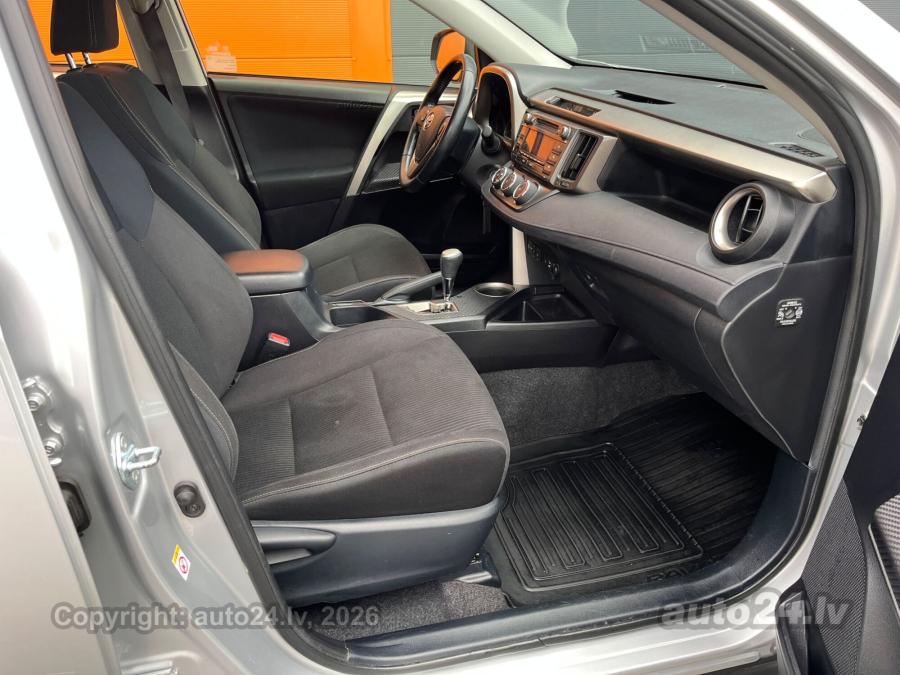 Pelēks Toyota RAV4 2015 Kuresāre, ar dzinēja tilpumu 2.00 L un nobraukumu 147 tūkst. km par 13390 €, foto 12 vietnē AUTOMOTO.COM.LV