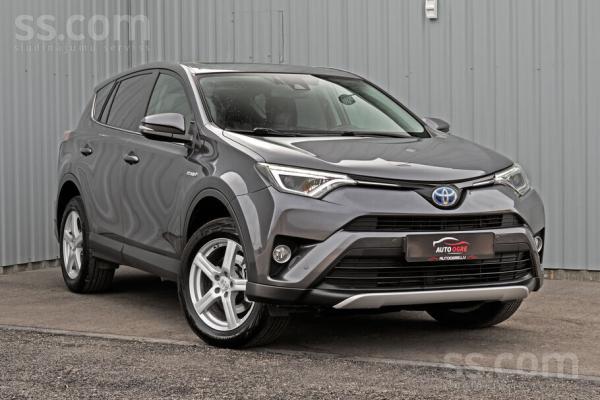 Grey Toyota RAV4 2016 in Ogre, with an engine capacity of 2.50 L and mileage of 168 thousand km for 15900 €, photo 1 on AUTOMOTO.COM.LV