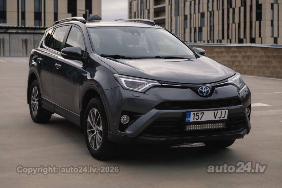 Grey Toyota RAV4 2016 in Tallinn, with an engine capacity of 2.50 L and mileage of 274 thousand km for 11999 €, photo 1 on AUTOMOTO.COM.LV