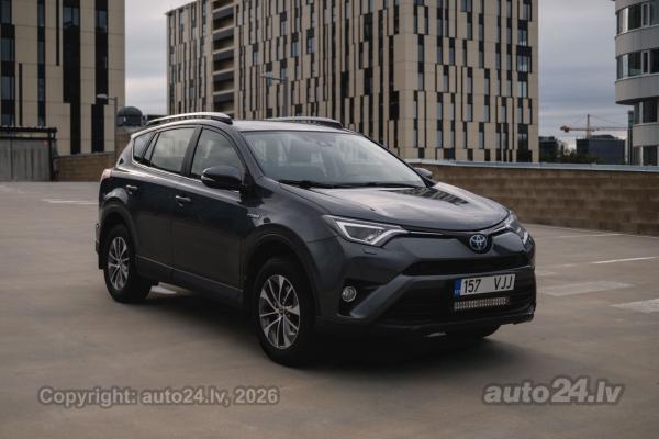 Grey Toyota RAV4 2016 in Tallinn, with an engine capacity of 2.50 L and mileage of 274 thousand km for 11999 €, photo 2 on AUTOMOTO.COM.LV