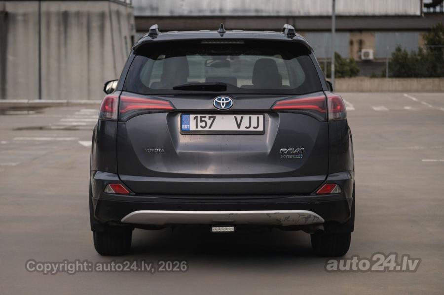 Grey Toyota RAV4 2016 in Tallinn, with an engine capacity of 2.50 L and mileage of 274 thousand km for 11999 €, photo 6 on AUTOMOTO.COM.LV