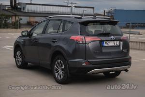 Grey Toyota RAV4 2016 in Tallinn, with an engine capacity of 2.50 L and mileage of 274 thousand km for 11999 €, photo 7 on AUTOMOTO.COM.LV