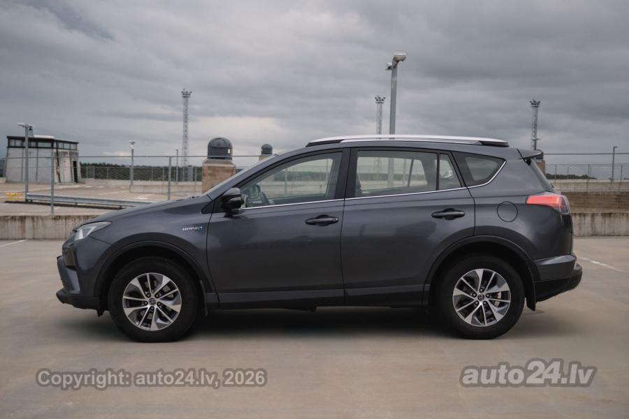 Grey Toyota RAV4 2016 in Tallinn, with an engine capacity of 2.50 L and mileage of 274 thousand km for 11999 €, photo 8 on AUTOMOTO.COM.LV