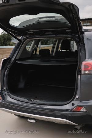 Grey Toyota RAV4 2016 in Tallinn, with an engine capacity of 2.50 L and mileage of 274 thousand km for 11999 €, photo 17 on AUTOMOTO.COM.LV