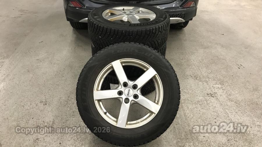 Grey Toyota RAV4 2016 in Tallinn, with an engine capacity of 2.50 L and mileage of 274 thousand km for 11999 €, photo 21 on AUTOMOTO.COM.LV