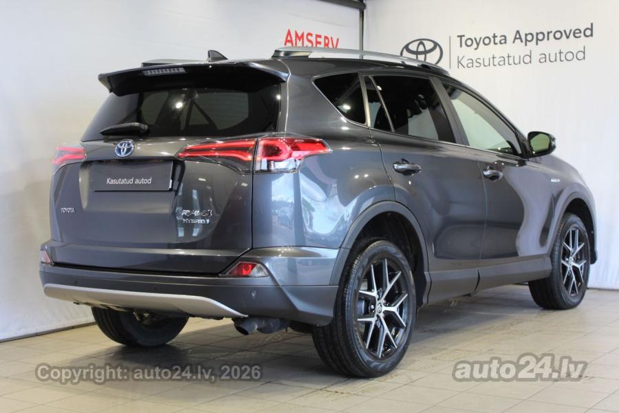 Pelēks Toyota RAV4 2017 Tallina, ar dzinēja tilpumu 2.50 L un nobraukumu 16 tūkst. km par 17990 €, foto 4 vietnē AUTOMOTO.COM.LV