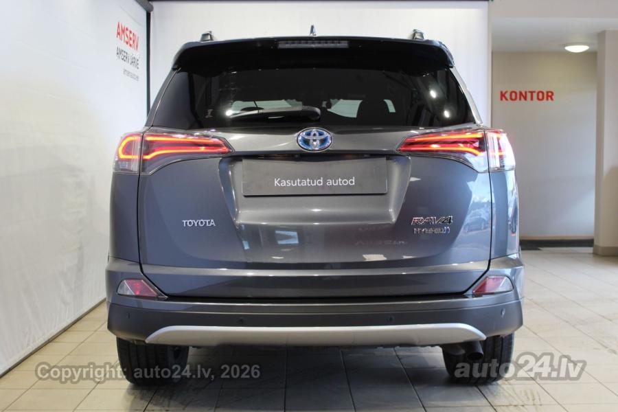Pelēks Toyota RAV4 2017 Tallina, ar dzinēja tilpumu 2.50 L un nobraukumu 16 tūkst. km par 17990 €, foto 5 vietnē AUTOMOTO.COM.LV