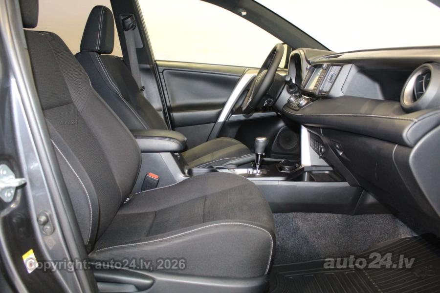 Pelēks Toyota RAV4 2017 Tallina, ar dzinēja tilpumu 2.50 L un nobraukumu 16 tūkst. km par 17990 €, foto 7 vietnē AUTOMOTO.COM.LV