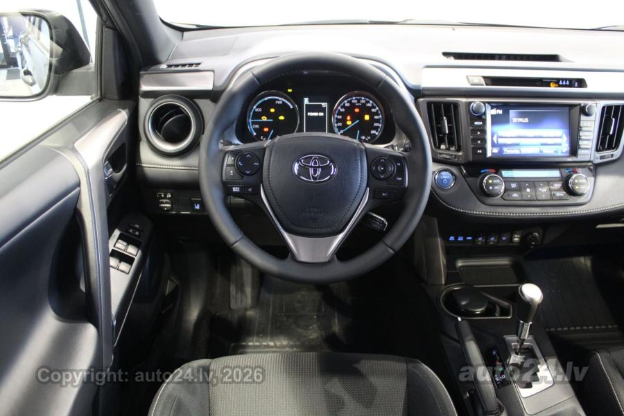 Pelēks Toyota RAV4 2017 Tallina, ar dzinēja tilpumu 2.50 L un nobraukumu 16 tūkst. km par 17990 €, foto 10 vietnē AUTOMOTO.COM.LV