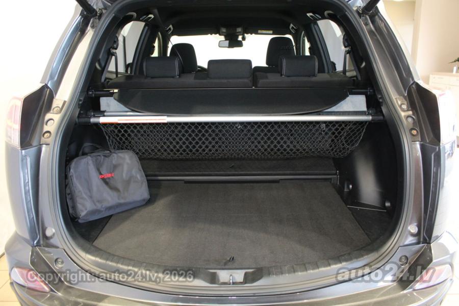Pelēks Toyota RAV4 2017 Tallina, ar dzinēja tilpumu 2.50 L un nobraukumu 16 tūkst. km par 17990 €, foto 11 vietnē AUTOMOTO.COM.LV