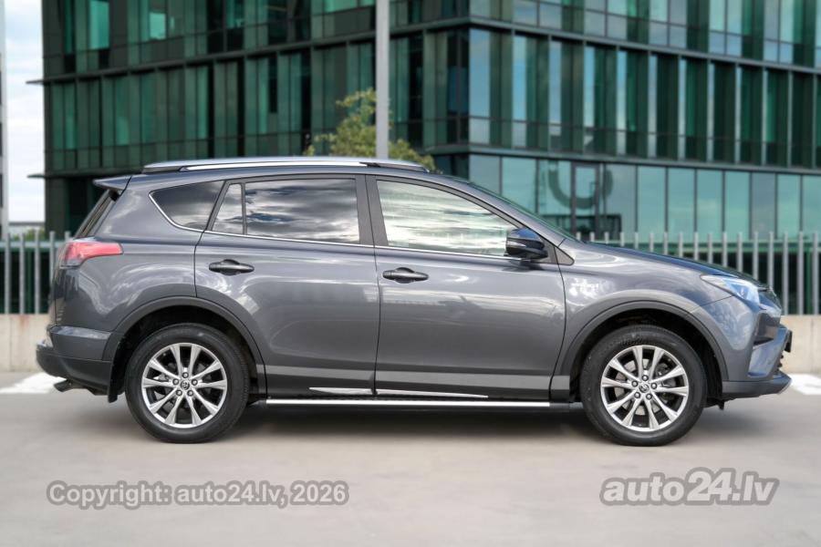 Pelēks Toyota RAV4 2017 Tallina, ar dzinēja tilpumu 2.50 L un nobraukumu 24 tūkst. km par 21200 €, foto 3 vietnē AUTOMOTO.COM.LV