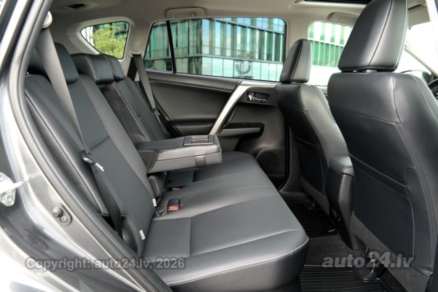 Pelēks Toyota RAV4 2017 Tallina, ar dzinēja tilpumu 2.50 L un nobraukumu 24 tūkst. km par 21200 €, foto 11 vietnē AUTOMOTO.COM.LV
