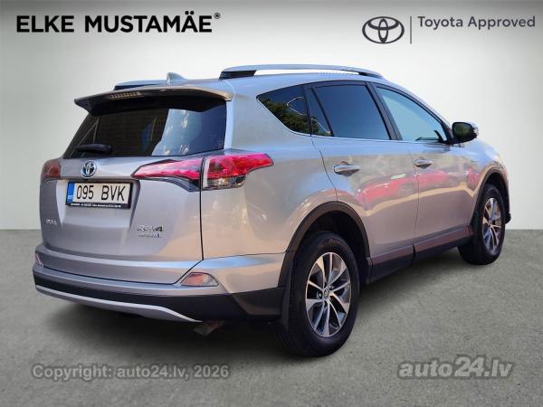 Grey Toyota RAV4 2017 in Tallinn, with an engine capacity of 2.49 L and mileage of 185 thousand km for 16495 €, photo 2 on AUTOMOTO.COM.LV