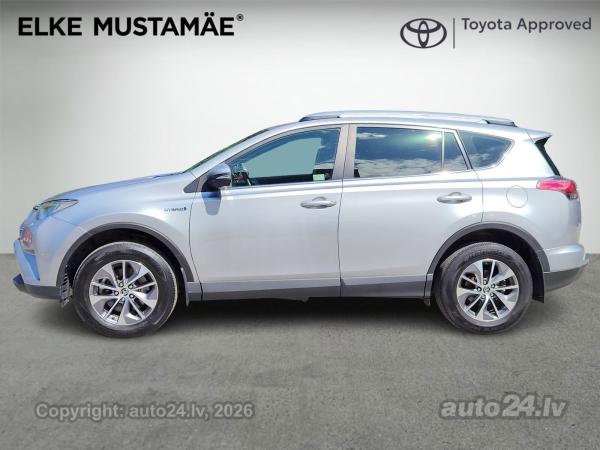 Grey Toyota RAV4 2017 in Tallinn, with an engine capacity of 2.49 L and mileage of 185 thousand km for 16495 €, photo 3 on AUTOMOTO.COM.LV