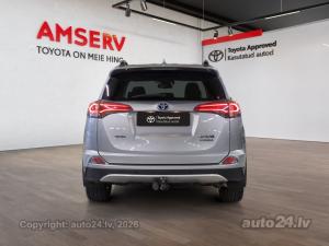 Pelēks Toyota RAV4 2017 Tallina, ar dzinēja tilpumu 2.50 L un nobraukumu 149 tūkst. km par 18990 €, foto 5 vietnē AUTOMOTO.COM.LV