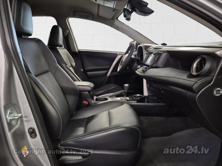 Pelēks Toyota RAV4 2017 Tallina, ar dzinēja tilpumu 2.50 L un nobraukumu 149 tūkst. km par 18990 €, foto 7 vietnē AUTOMOTO.COM.LV