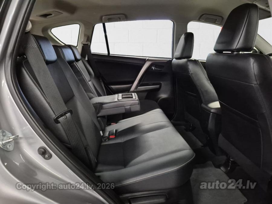 Pelēks Toyota RAV4 2017 Tallina, ar dzinēja tilpumu 2.50 L un nobraukumu 149 tūkst. km par 18990 €, foto 8 vietnē AUTOMOTO.COM.LV