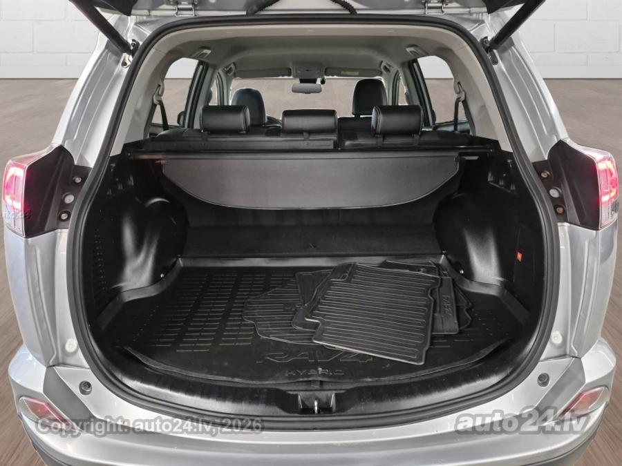 Pelēks Toyota RAV4 2017 Tallina, ar dzinēja tilpumu 2.50 L un nobraukumu 149 tūkst. km par 18990 €, foto 11 vietnē AUTOMOTO.COM.LV