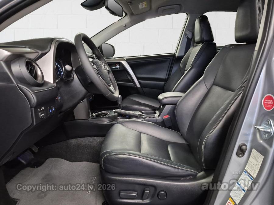 Pelēks Toyota RAV4 2017 Tallina, ar dzinēja tilpumu 2.50 L un nobraukumu 149 tūkst. km par 18990 €, foto 12 vietnē AUTOMOTO.COM.LV