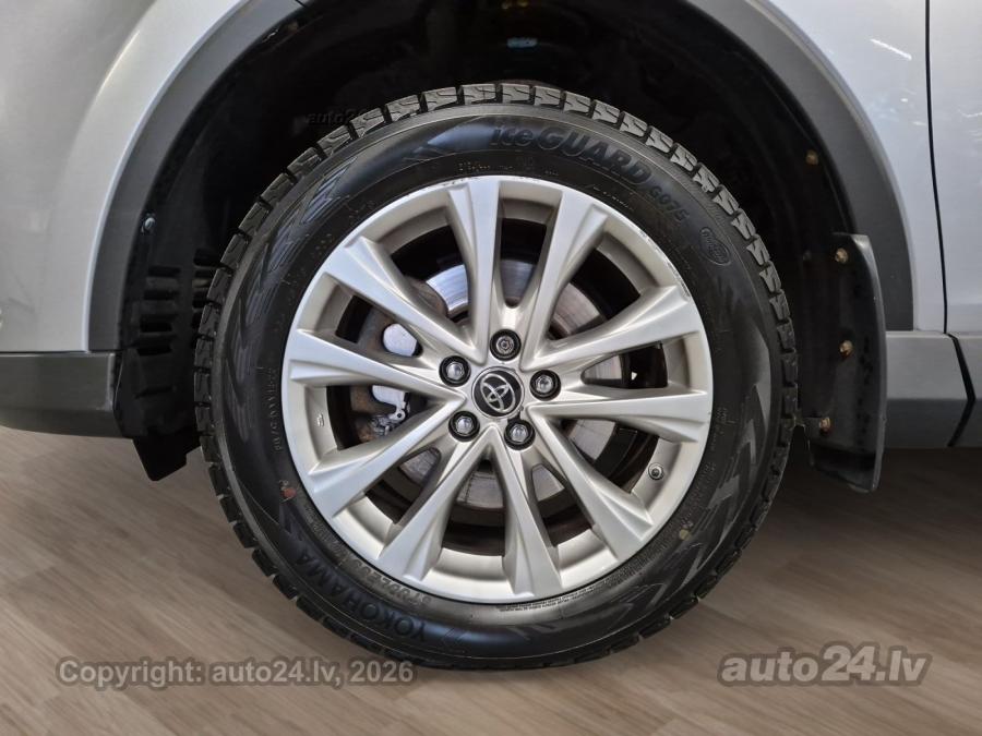 Pelēks Toyota RAV4 2017 Tallina, ar dzinēja tilpumu 2.50 L un nobraukumu 149 tūkst. km par 18990 €, foto 16 vietnē AUTOMOTO.COM.LV