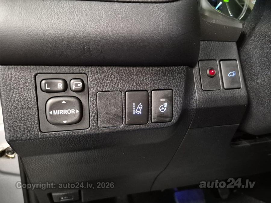 Pelēks Toyota RAV4 2017 Tallina, ar dzinēja tilpumu 2.50 L un nobraukumu 149 tūkst. km par 18990 €, foto 17 vietnē AUTOMOTO.COM.LV