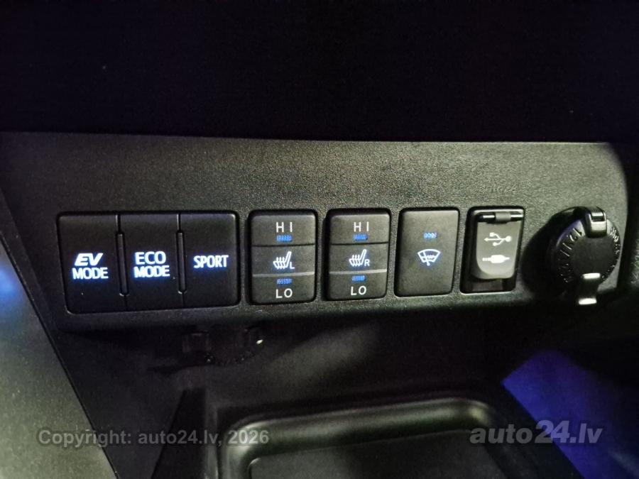 Pelēks Toyota RAV4 2017 Tallina, ar dzinēja tilpumu 2.50 L un nobraukumu 149 tūkst. km par 18990 €, foto 19 vietnē AUTOMOTO.COM.LV