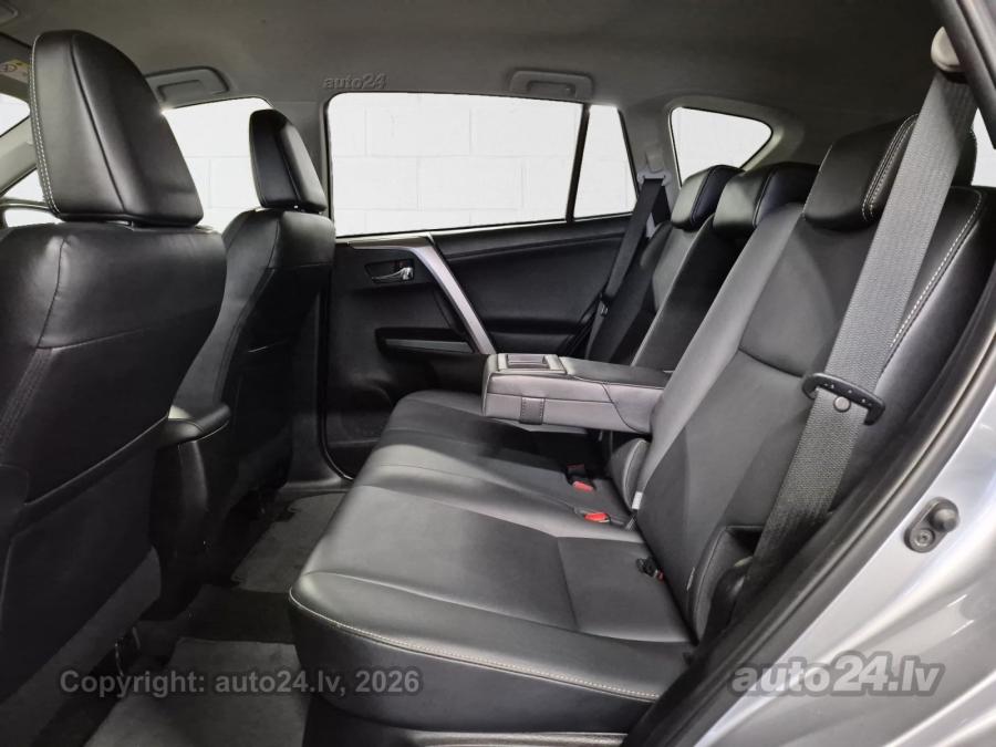 Pelēks Toyota RAV4 2017 Tallina, ar dzinēja tilpumu 2.50 L un nobraukumu 149 tūkst. km par 18990 €, foto 20 vietnē AUTOMOTO.COM.LV