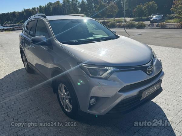 Grey Toyota RAV4 2017 in Tallinn, with an engine capacity of 2.00 L and mileage of 174 thousand km for 13995 €, photo 4 on AUTOMOTO.COM.LV