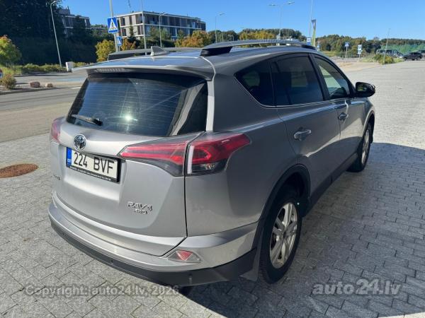 Grey Toyota RAV4 2017 in Tallinn, with an engine capacity of 2.00 L and mileage of 174 thousand km for 13995 €, photo 6 on AUTOMOTO.COM.LV