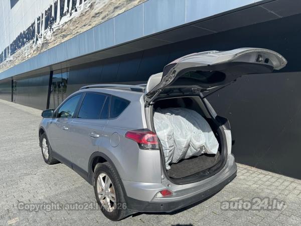 Grey Toyota RAV4 2017 in Tallinn, with an engine capacity of 2.00 L and mileage of 174 thousand km for 13995 €, photo 9 on AUTOMOTO.COM.LV
