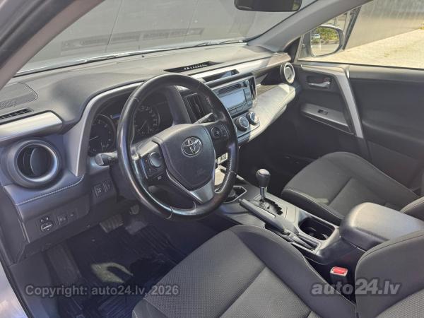 Grey Toyota RAV4 2017 in Tallinn, with an engine capacity of 2.00 L and mileage of 174 thousand km for 13995 €, photo 10 on AUTOMOTO.COM.LV