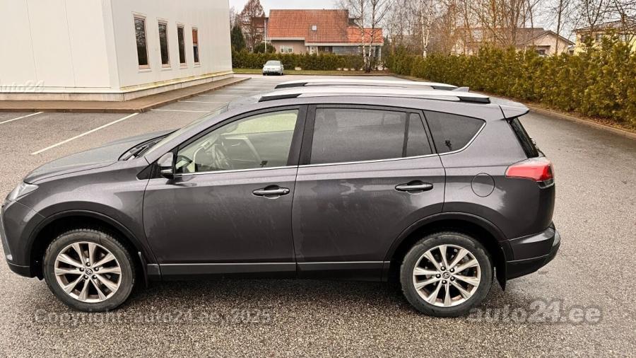Grey Toyota RAV4 2018 in Tallinn, with an engine capacity of 2.00 L and mileage of 133 thousand km for 16000 €, photo 4 on AUTOMOTO.COM.LV