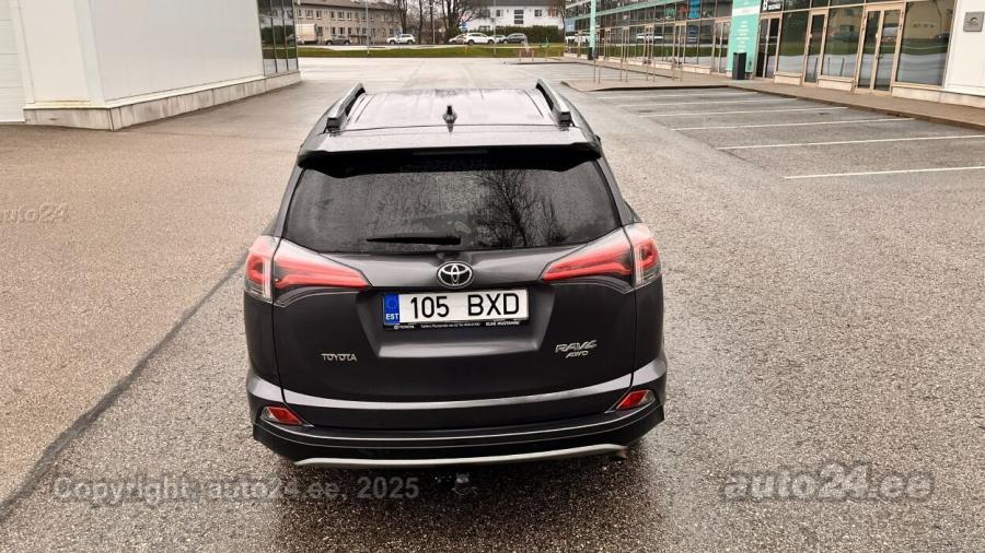 Grey Toyota RAV4 2018 in Tallinn, with an engine capacity of 2.00 L and mileage of 133 thousand km for 16000 €, photo 6 on AUTOMOTO.COM.LV