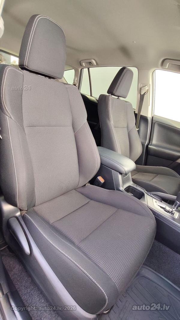 Pelēks Toyota RAV4 2018 Tallina, ar dzinēja tilpumu 1.99 L un nobraukumu 101 tūkst. km par 18895 €, foto 6 vietnē AUTOMOTO.COM.LV