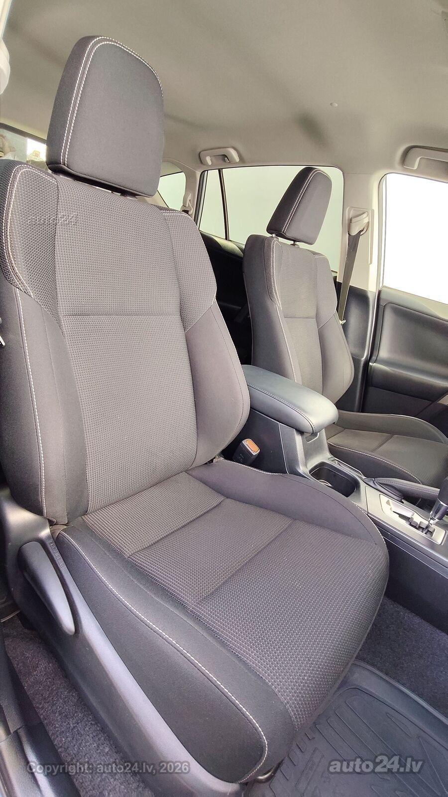 Pelēks Toyota RAV4 2018 Tallina, ar dzinēja tilpumu 1.99 L un nobraukumu 101 tūkst. km par 18895 €, foto 7 vietnē AUTOMOTO.COM.LV