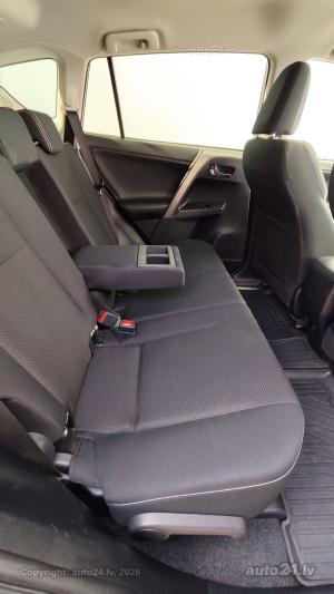 Pelēks Toyota RAV4 2018 Tallina, ar dzinēja tilpumu 1.99 L un nobraukumu 101 tūkst. km par 18895 €, foto 8 vietnē AUTOMOTO.COM.LV