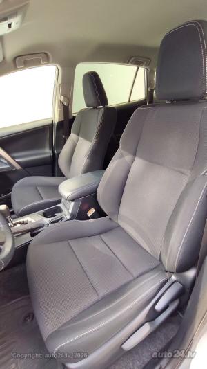 Pelēks Toyota RAV4 2018 Tallina, ar dzinēja tilpumu 1.99 L un nobraukumu 101 tūkst. km par 18895 €, foto 12 vietnē AUTOMOTO.COM.LV