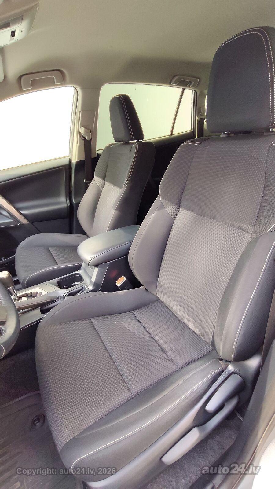 Pelēks Toyota RAV4 2018 Tallina, ar dzinēja tilpumu 1.99 L un nobraukumu 101 tūkst. km par 18895 €, foto 12 vietnē AUTOMOTO.COM.LV
