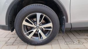 Pelēks Toyota RAV4 2018 Tallina, ar dzinēja tilpumu 1.99 L un nobraukumu 101 tūkst. km par 18895 €, foto 16 vietnē AUTOMOTO.COM.LV