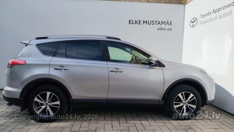 Pelēks Toyota RAV4 2018 Tallina, ar dzinēja tilpumu 1.99 L un nobraukumu 101 tūkst. km par 18895 €, foto 17 vietnē AUTOMOTO.COM.LV