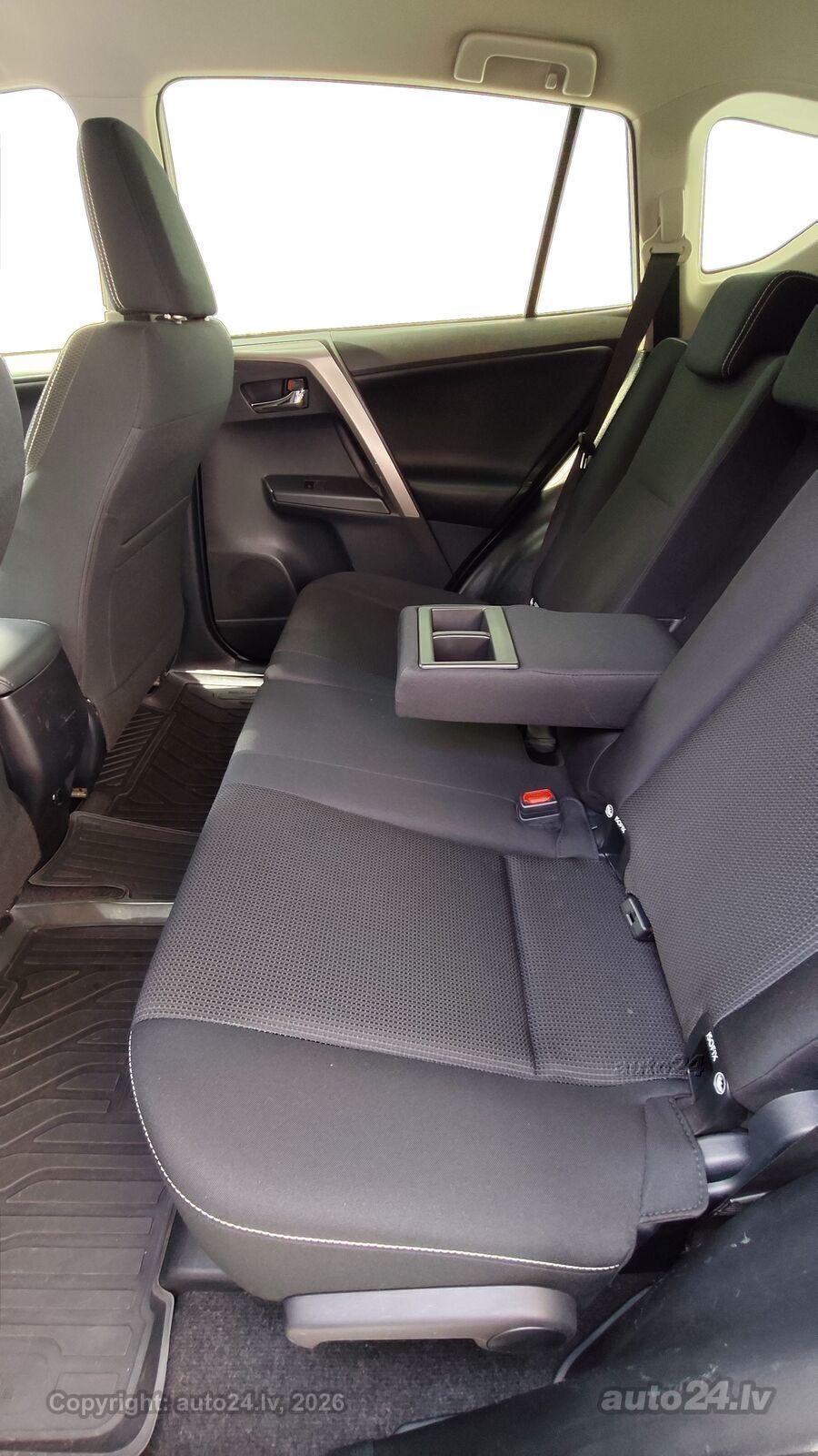 Pelēks Toyota RAV4 2018 Tallina, ar dzinēja tilpumu 1.99 L un nobraukumu 101 tūkst. km par 18895 €, foto 19 vietnē AUTOMOTO.COM.LV
