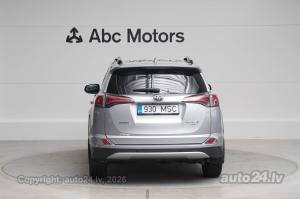 Pelēks Toyota RAV4 2018 Tallina, ar dzinēja tilpumu 2.00 L un nobraukumu 123 tūkst. km par 18390 €, foto 6 vietnē AUTOMOTO.COM.LV
