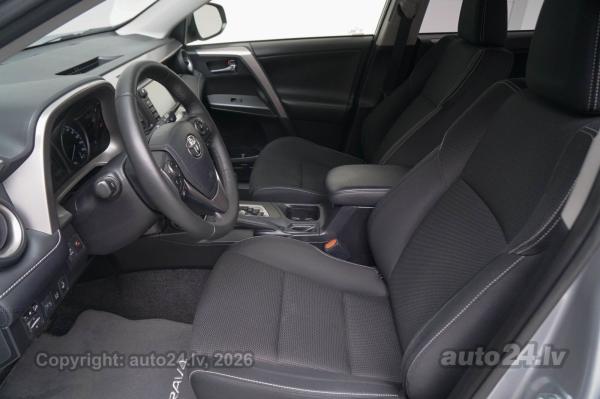 Pelēks Toyota RAV4 2018 Tallina, ar dzinēja tilpumu 2.00 L un nobraukumu 123 tūkst. km par 18390 €, foto 7 vietnē AUTOMOTO.COM.LV