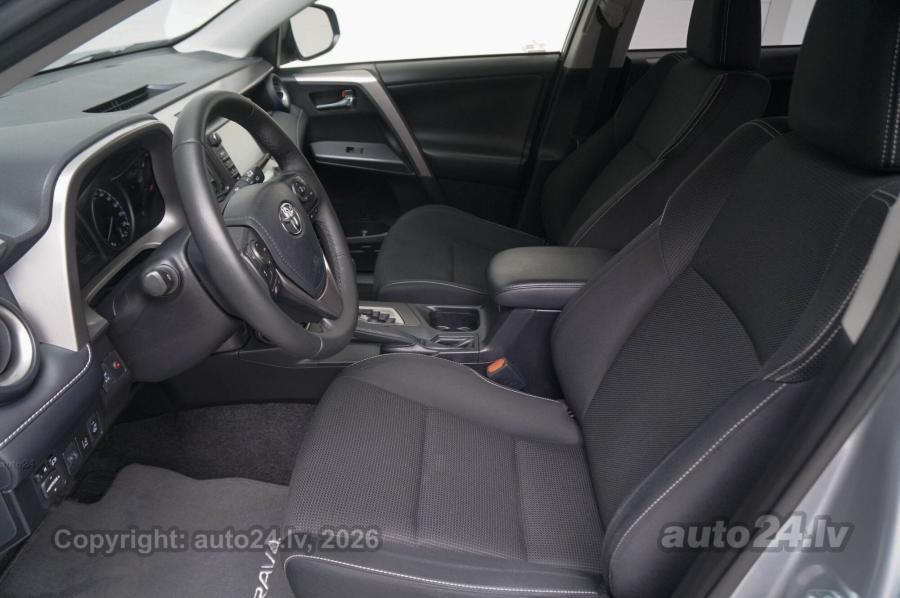 Pelēks Toyota RAV4 2018 Tallina, ar dzinēja tilpumu 2.00 L un nobraukumu 123 tūkst. km par 18390 €, foto 8 vietnē AUTOMOTO.COM.LV