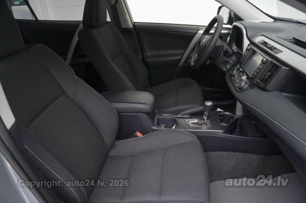 Pelēks Toyota RAV4 2018 Tallina, ar dzinēja tilpumu 2.00 L un nobraukumu 123 tūkst. km par 18390 €, foto 9 vietnē AUTOMOTO.COM.LV