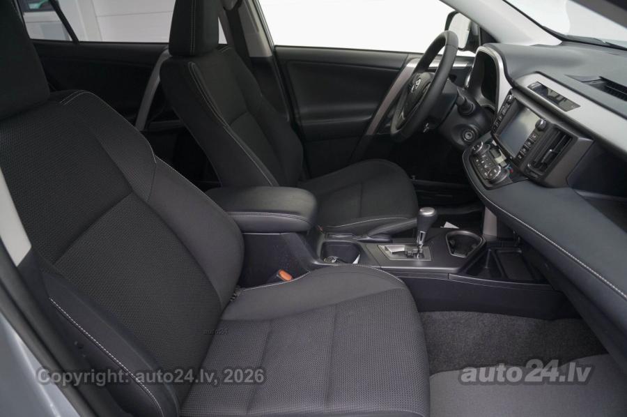 Pelēks Toyota RAV4 2018 Tallina, ar dzinēja tilpumu 2.00 L un nobraukumu 123 tūkst. km par 18390 €, foto 10 vietnē AUTOMOTO.COM.LV