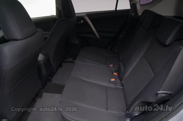 Pelēks Toyota RAV4 2018 Tallina, ar dzinēja tilpumu 2.00 L un nobraukumu 123 tūkst. km par 18390 €, foto 10 vietnē AUTOMOTO.COM.LV