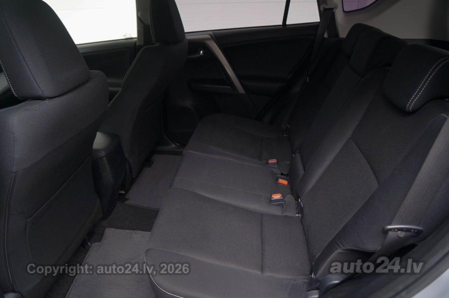 Pelēks Toyota RAV4 2018 Tallina, ar dzinēja tilpumu 2.00 L un nobraukumu 123 tūkst. km par 18390 €, foto 11 vietnē AUTOMOTO.COM.LV